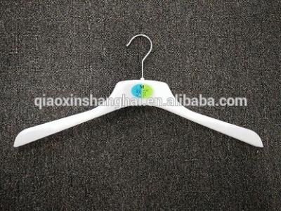 China VICS HANGER 1044, GARMENT HANGER PLASTIC HANGER TOP HANGER THICK PLASTIC HANGER for sale
