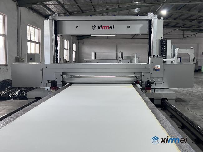 Higher cutting precision road rail flat cutting infinite length 120 meter an hour foam cutting machine