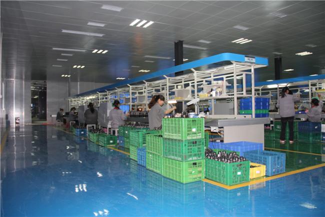 military binoculars.jpg