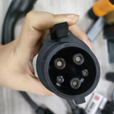 Cina Portable Safety 60A 250V Tesla to Type1 EV Charger Adapter With Cable For Electric Car Charger in vendita