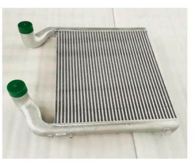 Chine Pièces détachées de camions diesel neufs d'origine Radiateur à réservoir d'eau intermédiaire 812W06100-0004 à vendre