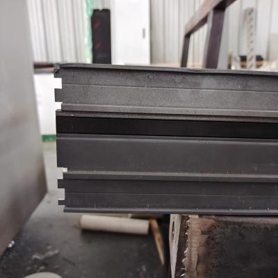Cina Taglio macchina per la produzione di finestre per porte in alluminio per fresatura cnc in vendita