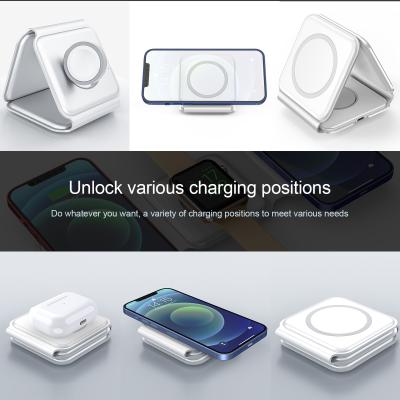 Cina Magnetico 3 in 1 stazione di ricarica wireless pieghevole per il supporto del telefono cellulare in vendita