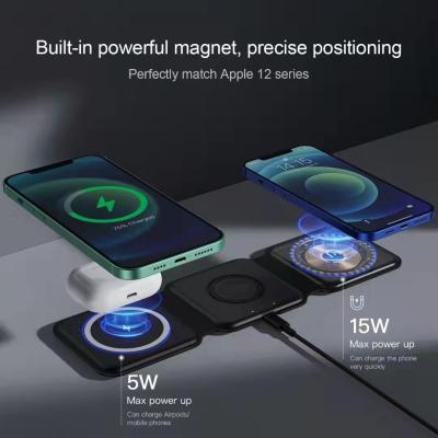 Cina Stazione di ricarica senza fili 3 in 1 con ABS silicone in vendita