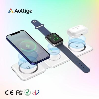 Cina Magnetico 3 in 1 stazione di ricarica wireless pieghevole 15W ricarica rapida 128g in vendita