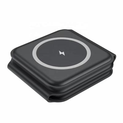 Cina Magnetico 3 in 1 stazione di ricarica wireless pieghevole 15W ricarica rapida 128g in vendita