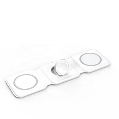 Cina Magnetico 3 in 1 stazione di ricarica wireless pieghevole 15W ricarica rapida 128g in vendita