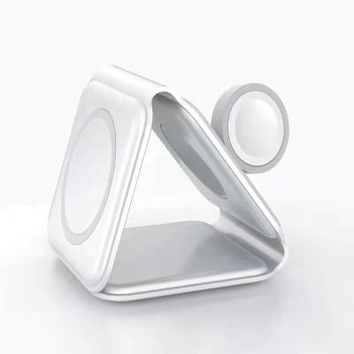 Cina Magnetico 3 in 1 stazione di ricarica wireless pieghevole 15W ricarica rapida 128g in vendita