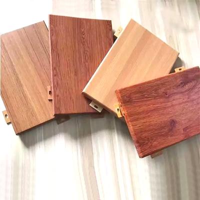 Cina Pannello di rivestimento di pareti in alluminio resistente alle intemperie personalizzato per decorazioni di canopie in vendita