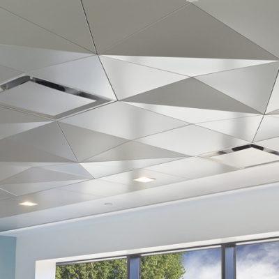 Cina 300x300mm 600x1200mm pannello di soffitto in alluminio rivestimento in polvere anticorrosione in vendita