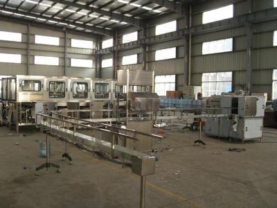 Cina Macchina di rifornimento automatizzata dell'acqua da 5 galloni che risciacqua riempimento e tappatrice 5KW in vendita
