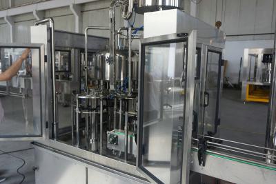 Cina Imbottigliatrice di vetro/ANIMALE DOMESTICO per l'olio di girasole, linea 10000 BPH del materiale di riempimento dell'olio in vendita