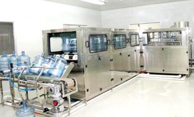 China Equipamento de engarrafamento da água estável/máquina de engarrafamento líquida automática à venda