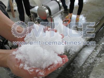 China OMT Block Ice Crusher Machine for Crushing 5-100kg Ice Block 1100*750*1100mm Dimensions and 160 KG Weight for sale