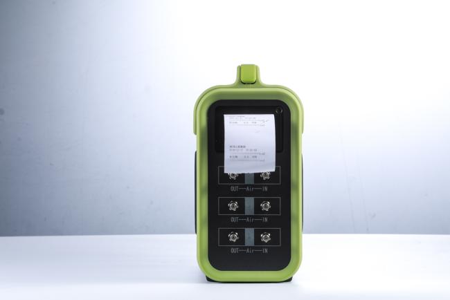 SKY8000 Portable Gas Analyzer in use