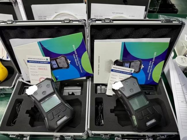 IECEX/ATEX/EMC Certified Portable Multi Gas Detector IP67 Water & Dust Resistant 2