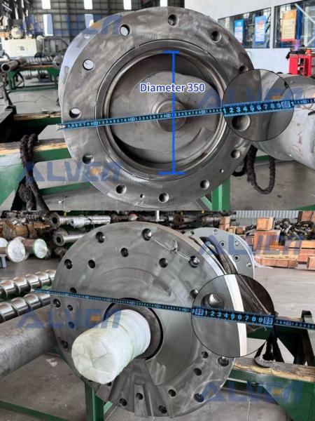 Quality High Efficiency Durable Extruder Screw Barrel With 0.5-0.8mm Nitrided Layer Thickness for sale