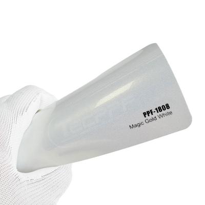 Cina 8 mil Colore Cambiamento Vernice Protezione Film Oro Magico Bianco Colore 1.52x16m / 60inchx53ft Termica guarigione 60inchx53ft in vendita