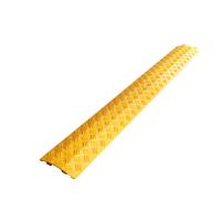 China Industrial Rubber Cable Protector Speed Bump 30T Load 900mm Length for sale