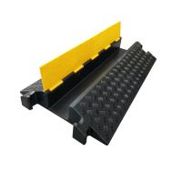 China Rubber Road Speed Bump Hump 900mm-1000mm Length 30T Load Bearing Cable Protector for sale