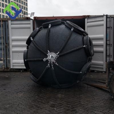 China 2.5*3.5m Pneumatic rubber marine fender with chain and tyre net in black for sale