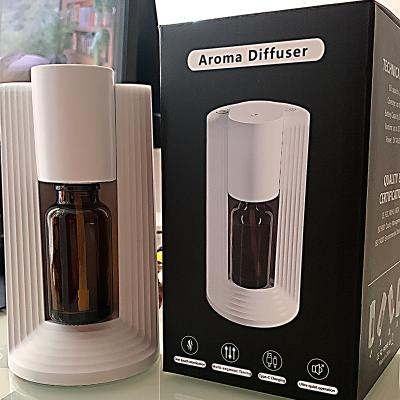 China 2000 mAh Battery Car Aroma Diffuser with Two-Fluid Atomization and 10 mL/20 mL Essential Oil Bottle for sale