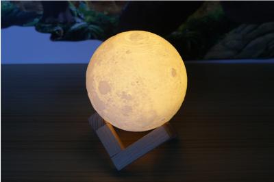 Cina Telecomando ricaricabile di colori della luce notturna 16 di 300mAH 3d della lampada lunare della luna in vendita