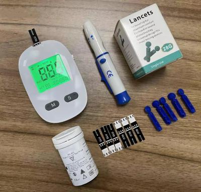 Cina ISO15197 CE0197 Glucometre Glucose Monitor Glucometer Blood Glucose Meter with Test Strips in vendita