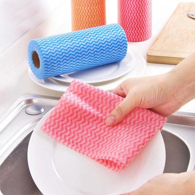 Cina Sustainable House Cleaning Accessories Non Woven Kitchen Paper Towels Roll in vendita