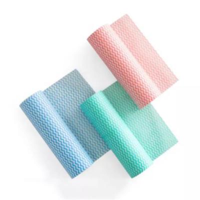 Cina Sustainable House Cleaning Accessories Non Woven Kitchen Paper Towels Roll in vendita