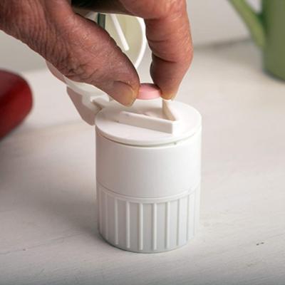 Cina Pill Cutter Crusher Splitter Pulverizer Ideal for Small Pills Accurate Cut and Alignment Ideal for Medication Vitamin, Sup in vendita