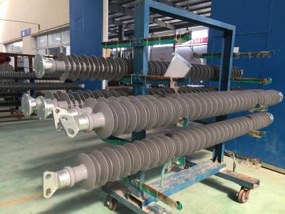 中国 2つの穴の刃およびフランジが付いている362kV合成ライン ポストの絶縁体4kN 販売のため