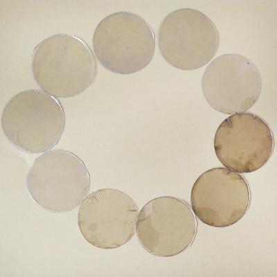 Cina Contenuto di Fe2O3 da 1,5% a 5,8% in lamiera di mica di moscovita chiara per applicazioni resistenti al calore in vendita