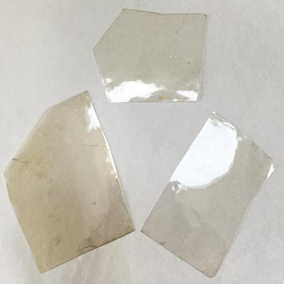 Cina 13.3-32.0% Contenuto di Al2O3 Trasporto irregolare Rubino moscovita Isolamento termico Mica in vendita