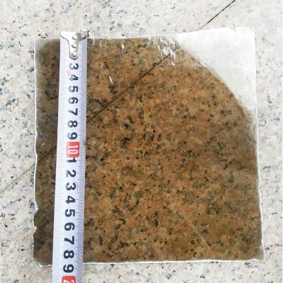 Cina 13.3-32.0% Contenuto di Al2O3 Trasporto irregolare Rubino moscovita Isolamento termico Mica in vendita