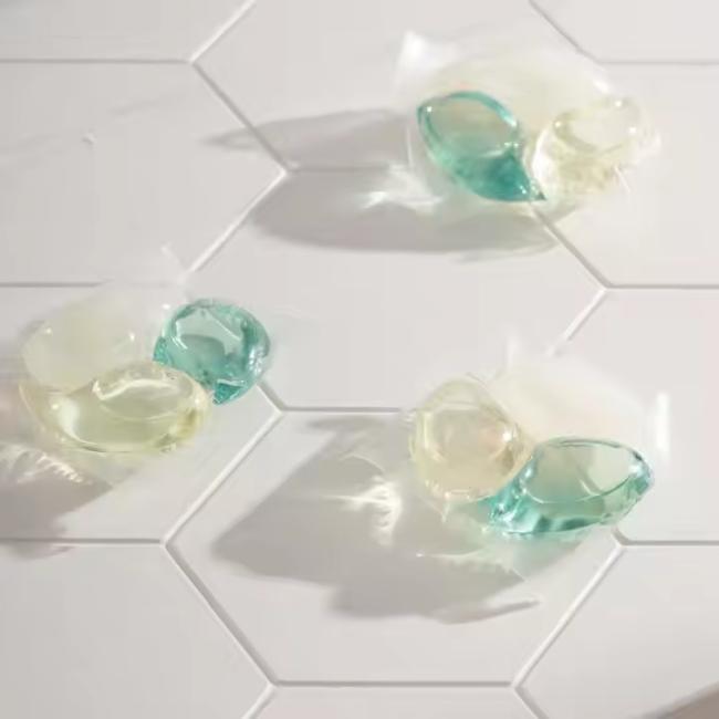 Customizable 3-in-1 laundry detergent capsules