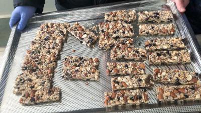 Cina Spuntino matto fragile 40pcs/Min Granola Bar Press Machine in vendita