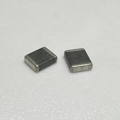 Cina Chip Varistor 2220 5650 5750 85V 4500A per la soppressione della corrente di sovratensione delle apparecchiature di comunicazione in vendita