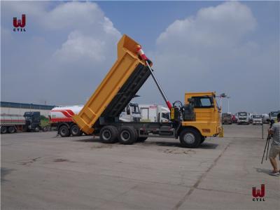 Cina HOWO 70 tonnellate di carbone di grandi autocarri con cassone ribaltabile della miniera 10 carrai che estraggono l'autocarro con cassone ribaltabile resistente in vendita