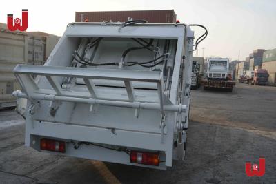 China Feuergebühren-Lasts-LKW 3.5T der Rückseiten-6CBM lehnen Verdichtungsgerät-Fahrzeug ab zu verkaufen