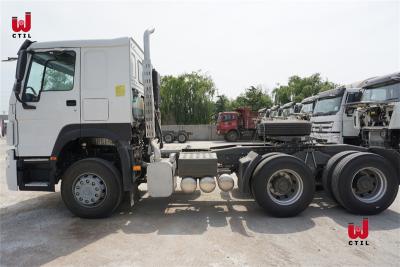 Cina Nuovo camion capo resistente rosso del rimorchio di trattore 6x4 di SINOTRUK HOWO in vendita