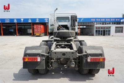 Cina Nuovo camion capo resistente rosso del rimorchio di trattore 6x4 di SINOTRUK HOWO in vendita