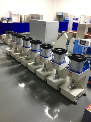 China Máquina de testes de borracha do espécime do peso, máquina de corte pneumática do espécime 1T/5T à venda