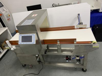Cina Macchina di rilevazione del metallo dell'alimento del nastro trasportatore con il dispositivo di rifiuto dell'asta di spinta in vendita