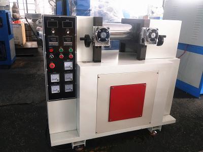 China El caucho del color/el plástico blancos de encargo dos rueda el molino, molino de mezcla del laboratorio en venta