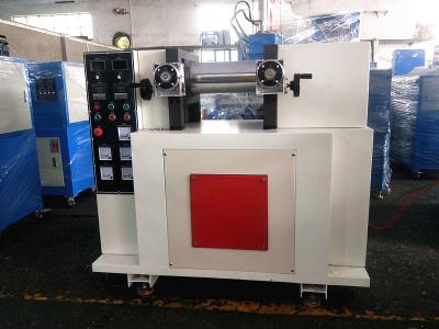 China El caucho del color/el plástico blancos de encargo dos rueda el molino, molino de mezcla del laboratorio en venta