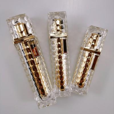 中国 プールリング密封タイプ プレスポンプ付き金色の黄色アクリルボトル 30ml 50ml 100ml 販売のため