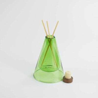Cina Vetro industriale rotondo conico 220ml 24 collo vuoto profumo diffuso vetro aromaterapia bottiglia colore personalizzato in vendita