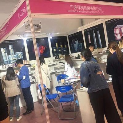 Cina OEM/ODM 150ml 33 Collo PET Cosmetico Occhio Unghie Polish Press Pump Remover Makeup Bottiglia in vendita