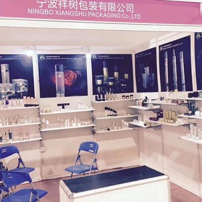 Cina Bottiglia senza aria a vuoto per la stampa a schermo di seta da 80 ml per la distribuzione della lozione del siero in vendita
